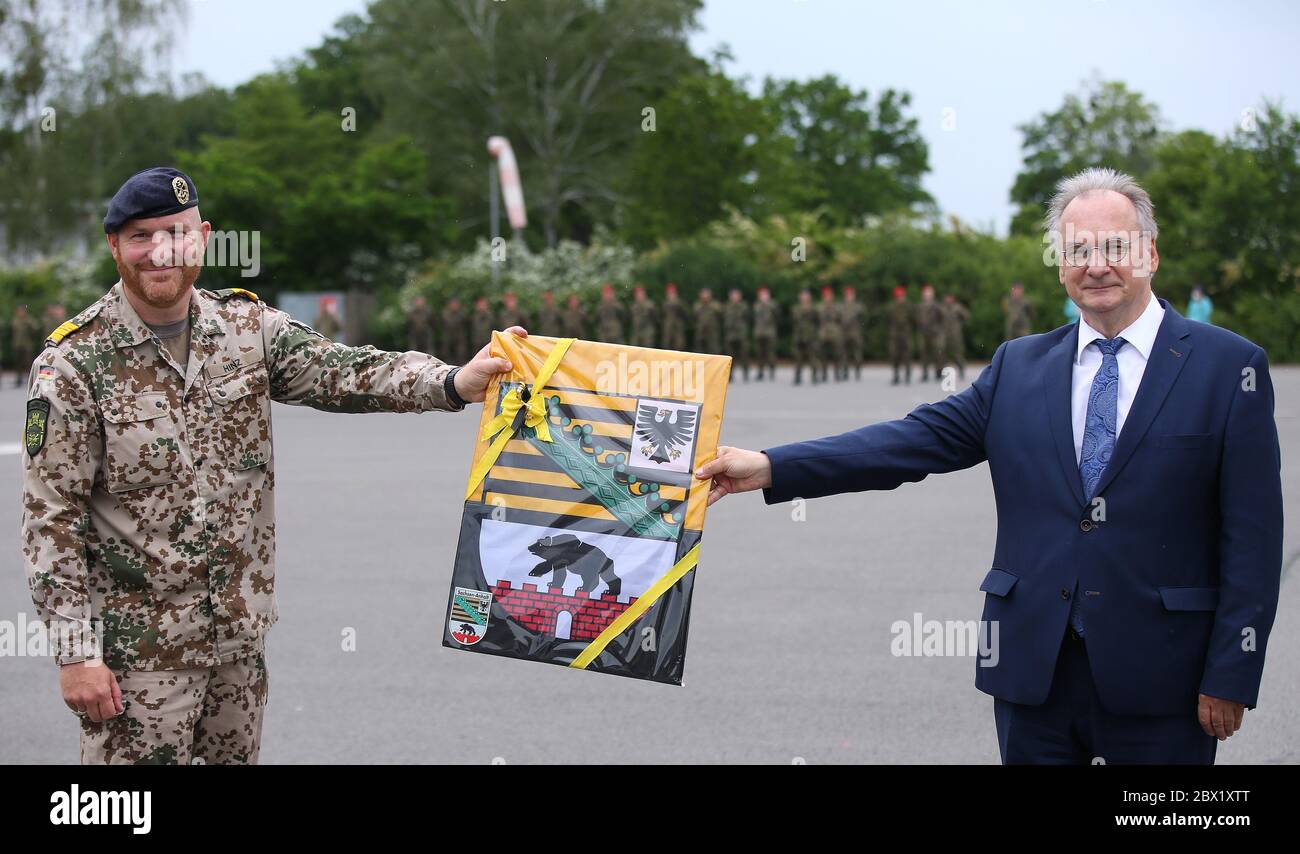 Burg, Germany. 04th June, 2020. Reiner Haseloff (CDU, r), Prime ...