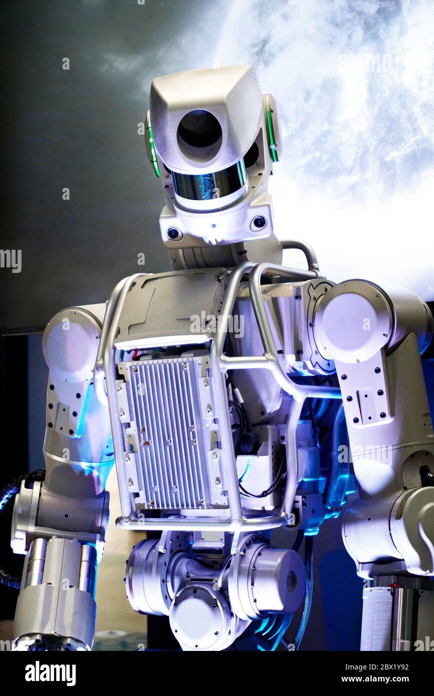 Metal robot in space hi-res stock photography and images - Alamy