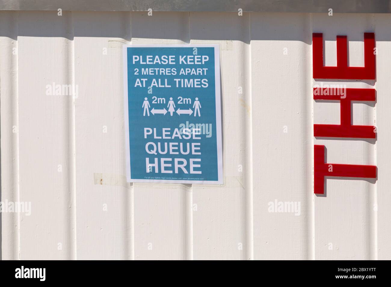 Queue sign hi-res stock photography and images - Alamy