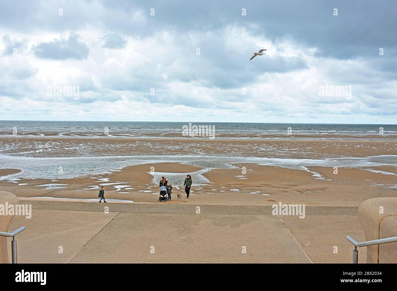 Bad weather returns to Blackpool and the ''lockdown'' crowds from ...