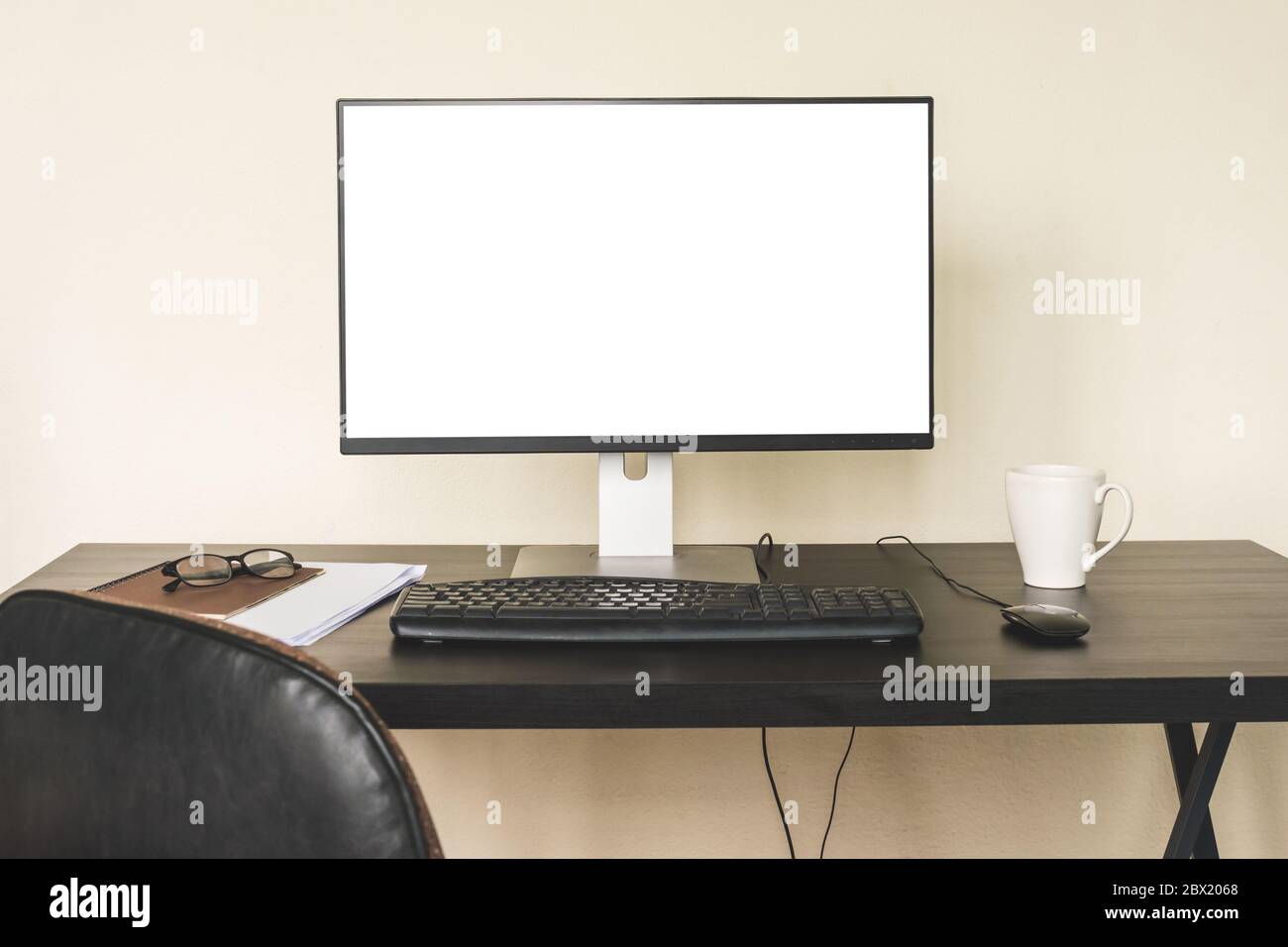 Computer with white screen on the desk Stock Photo - Alamy