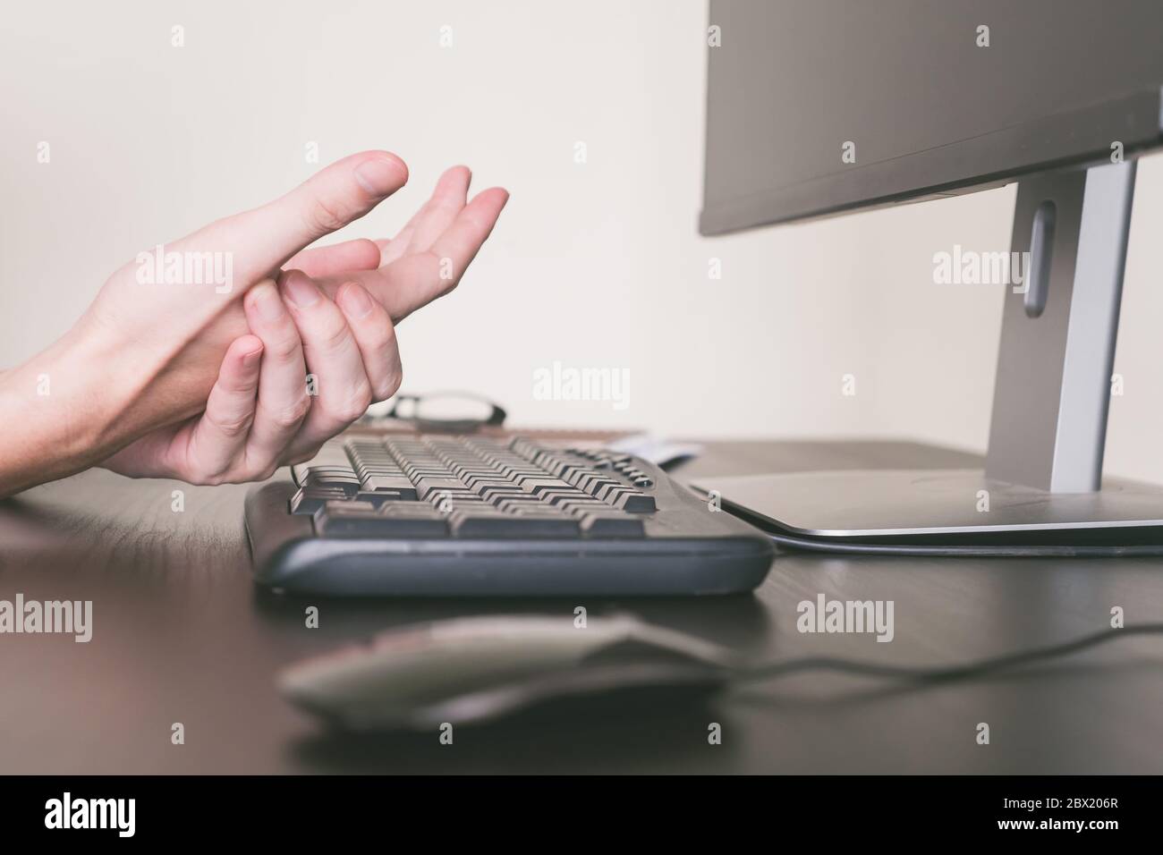 Human wrist pain computer hi-res stock photography and images - Alamy