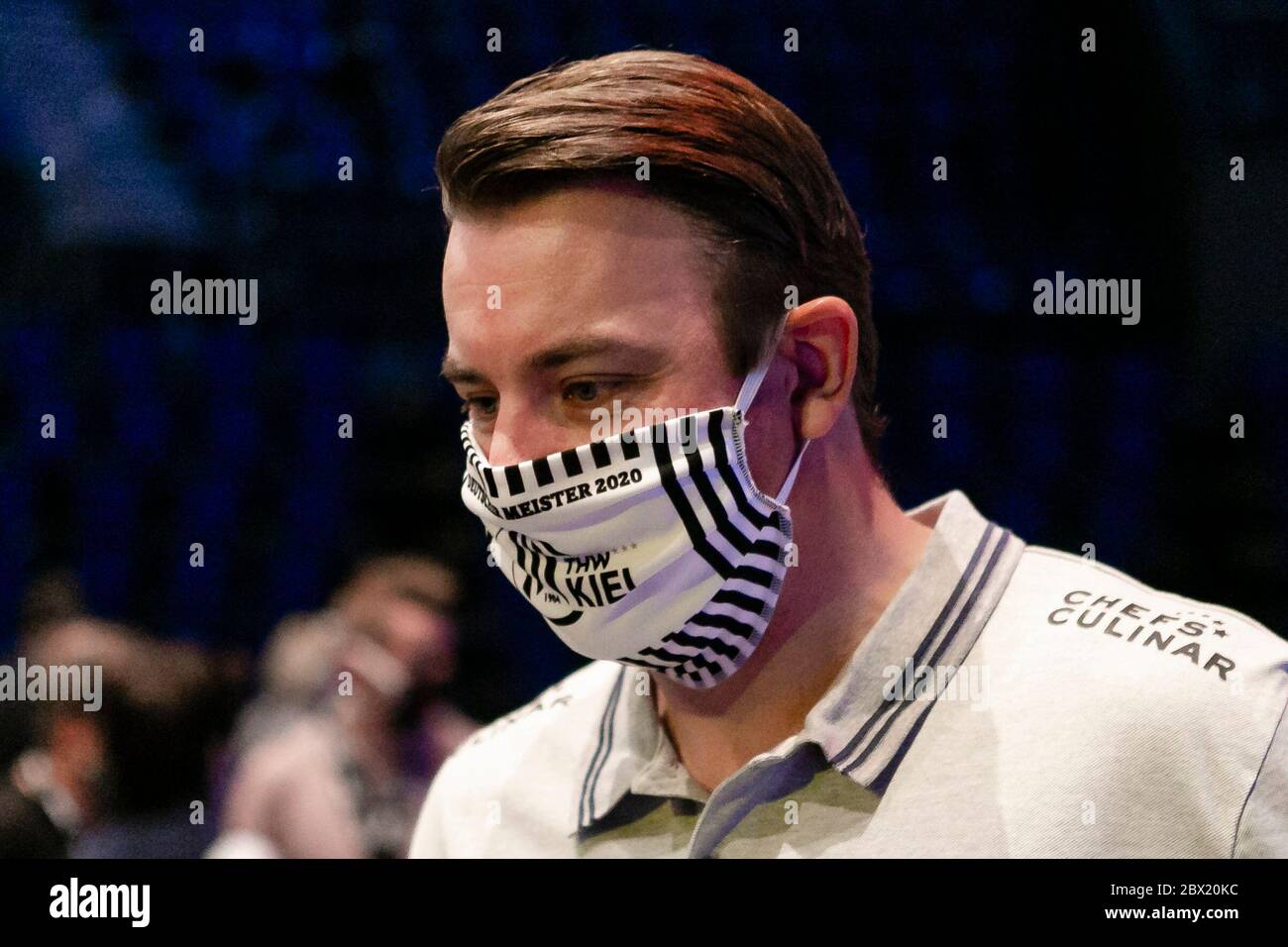 Kiel, Germany. 04th June, 2020. Kiel's coach Filip Jicha wears a mouth ...