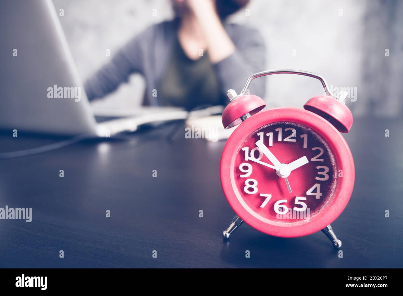 Red office desk afternoon hi-res stock photography and images - Alamy