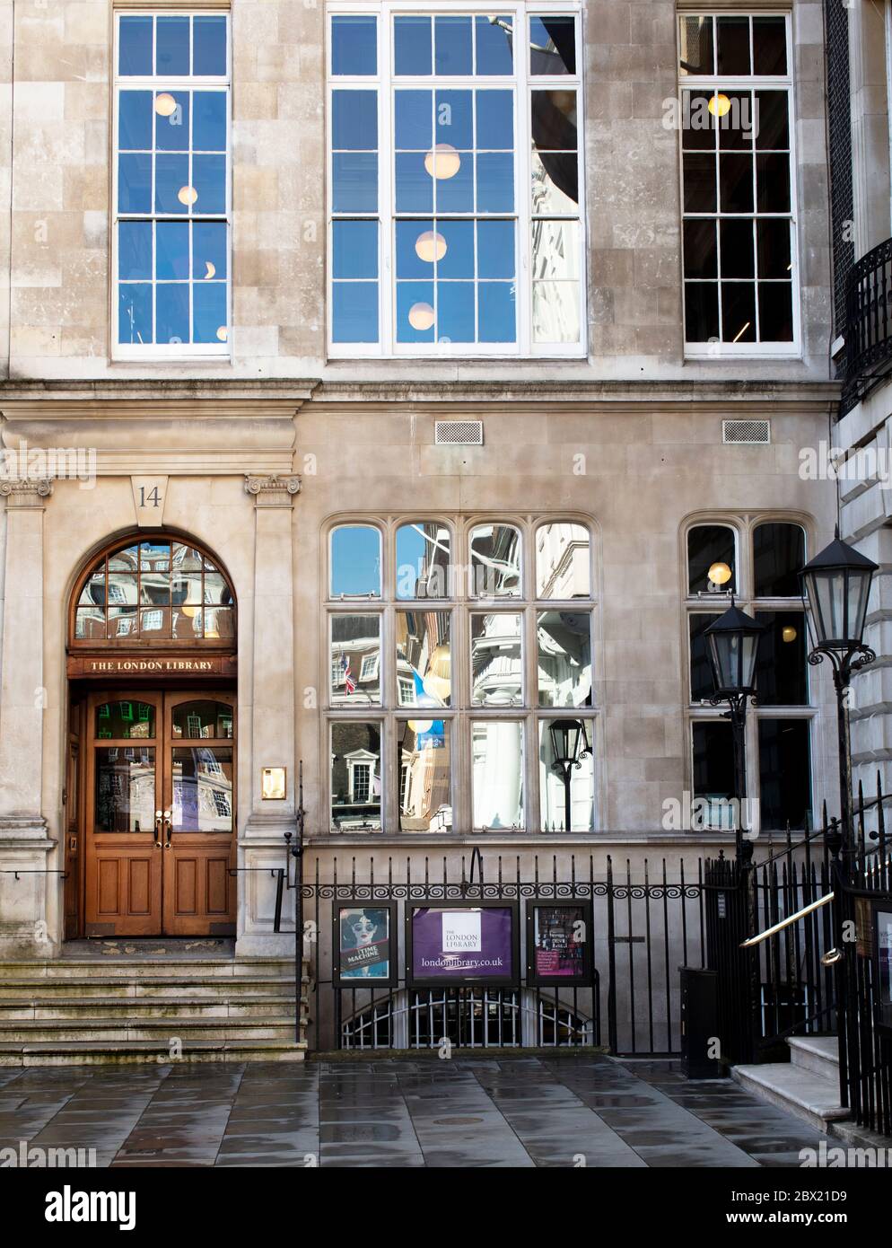 London Library, 14 St James's Square, London. The largest lending ...