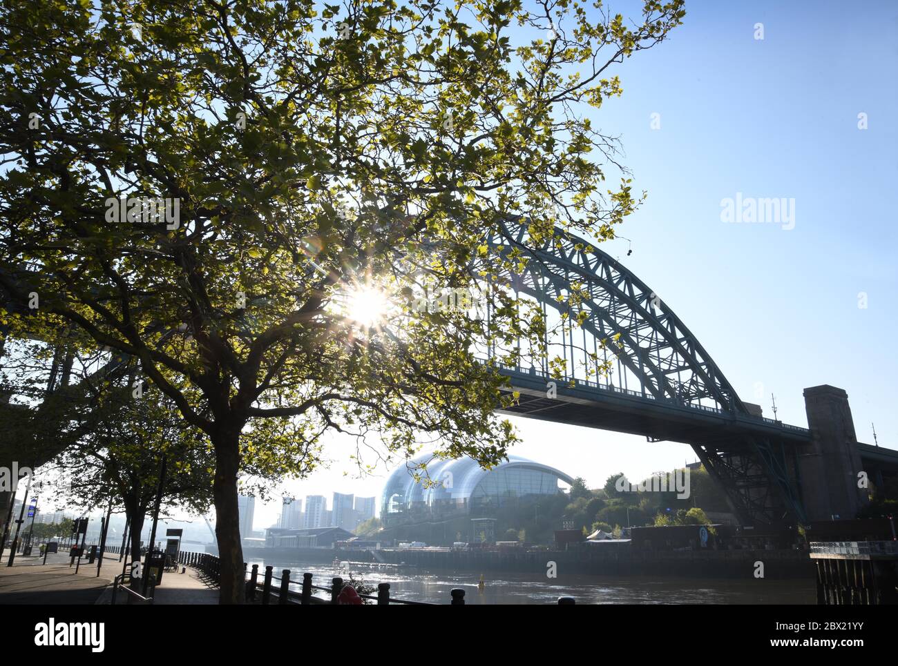 The Tyne Bridge in Newcastle upon Tyne showing The Sage in the ...