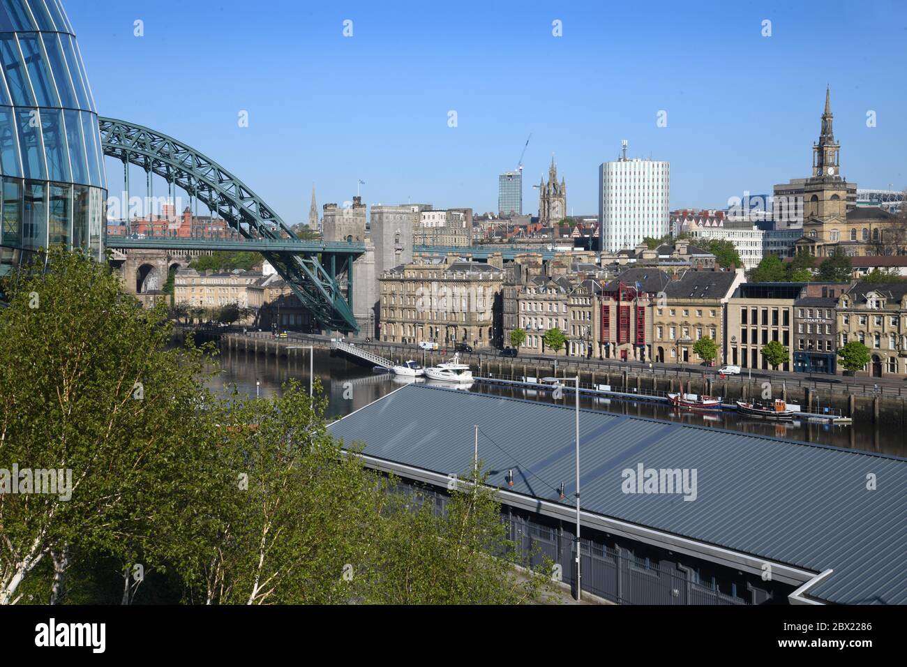The skyline of Newcastle upon Tyne showing The Tyne Bridge Stock Photo ...
