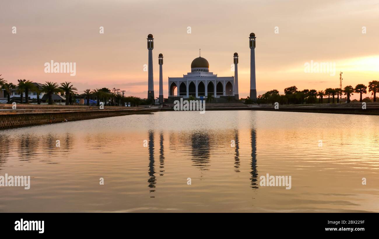 Sunset at Central Mosque, Songkhla, Thailand Stock Photo - Alamy