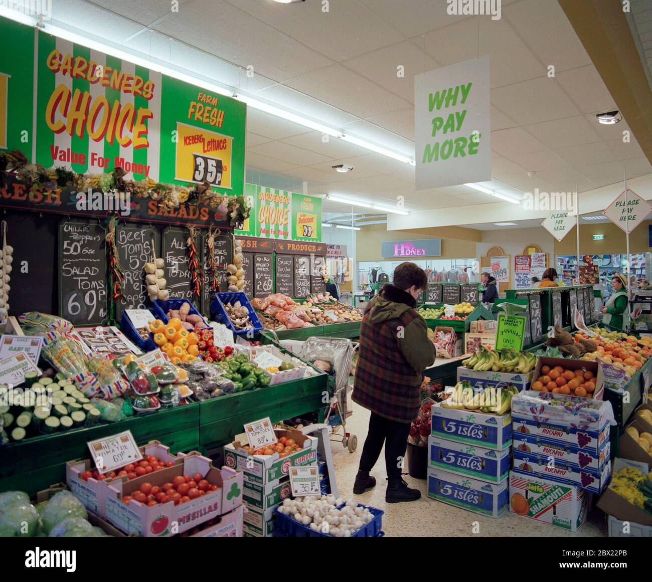 1995 shoppers at kwiksave supermarket hi-res stock photography and ...