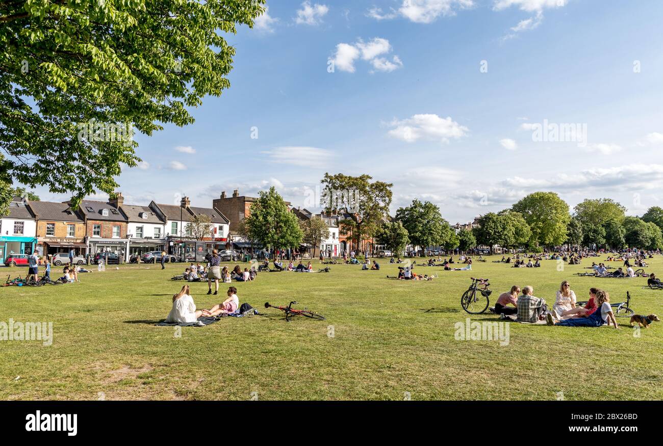Sunshine london people High Resolution Stock Photography and Images - Alamy