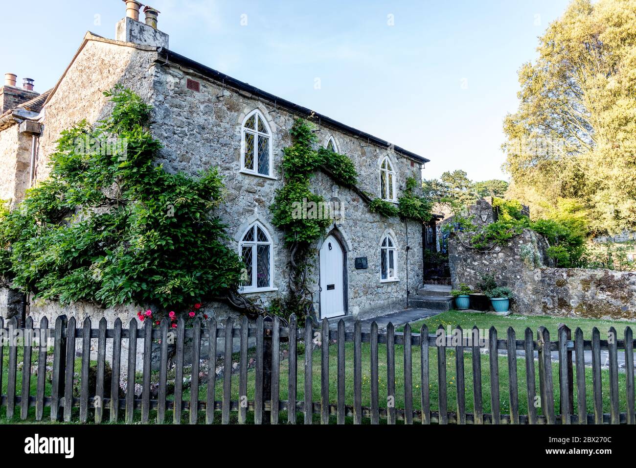 Garden gatehouse hi-res stock photography and images - Alamy