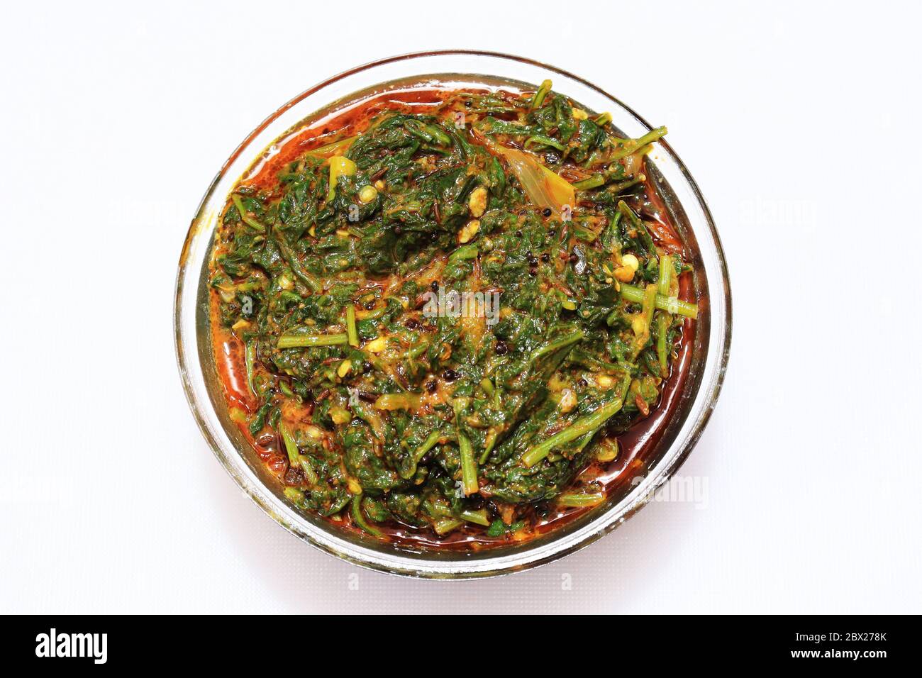 Indian spinach curry served in traditional bowl Stock Photo - Alamy