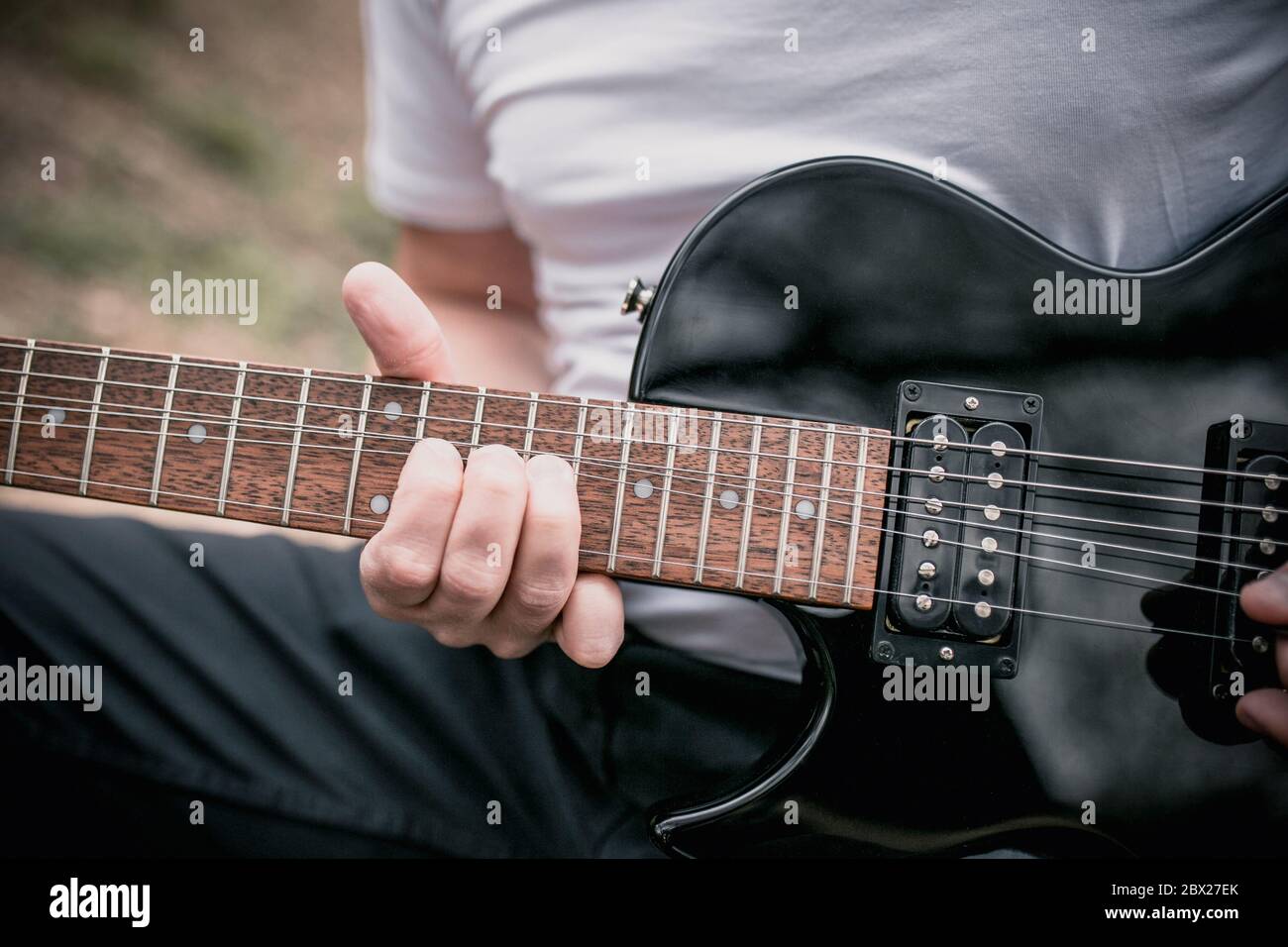Left handed guitar hi-res stock photography and images - Alamy
