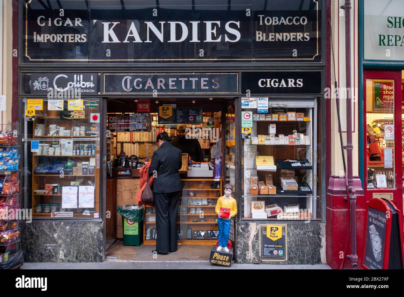 Traditional tobacconists hi-res stock photography and images - Alamy