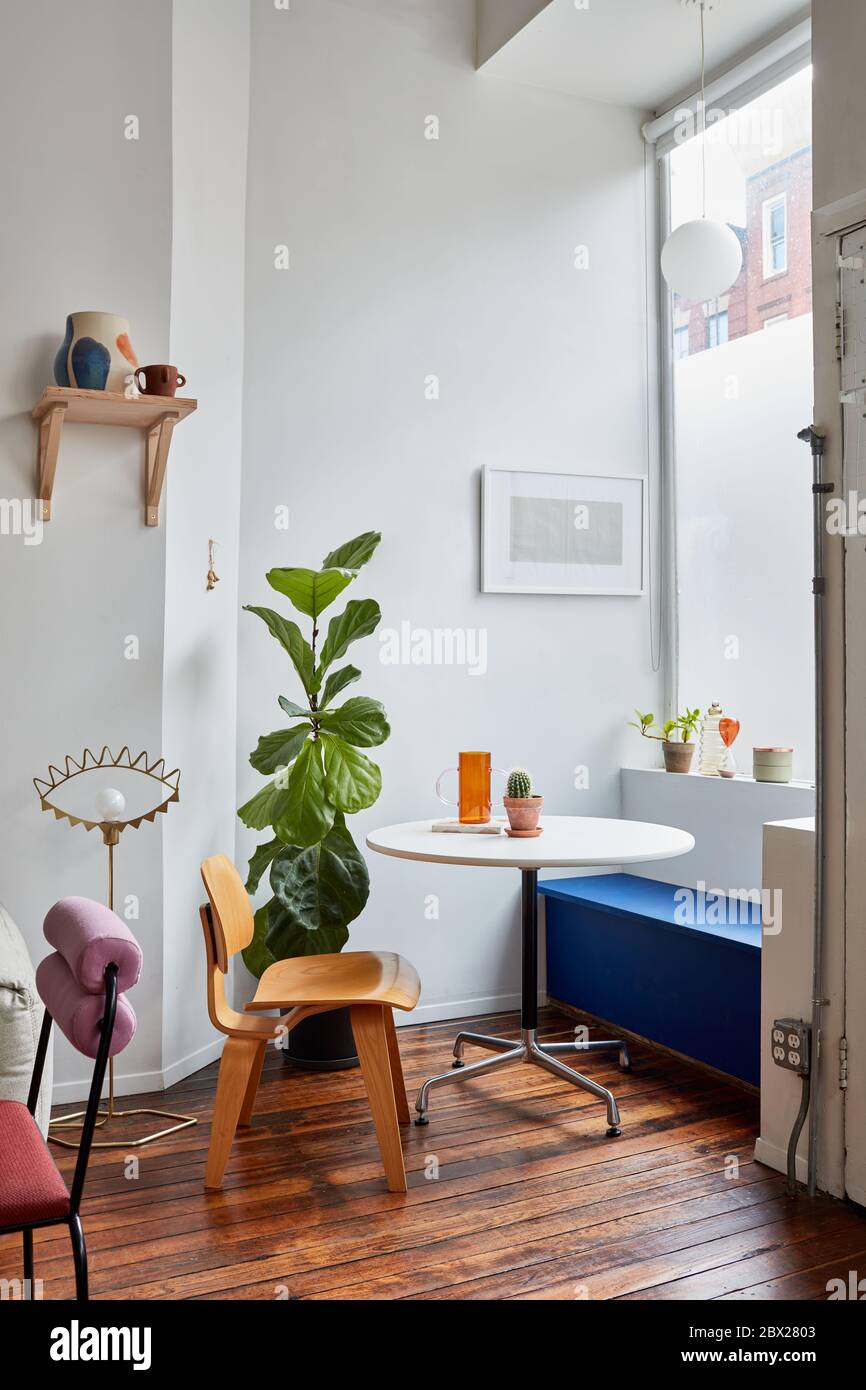 Corner seating hi-res stock photography and images - Alamy