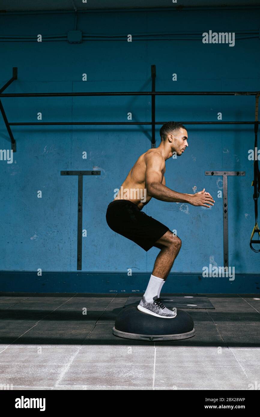 African gym male hi-res stock photography and images - Alamy