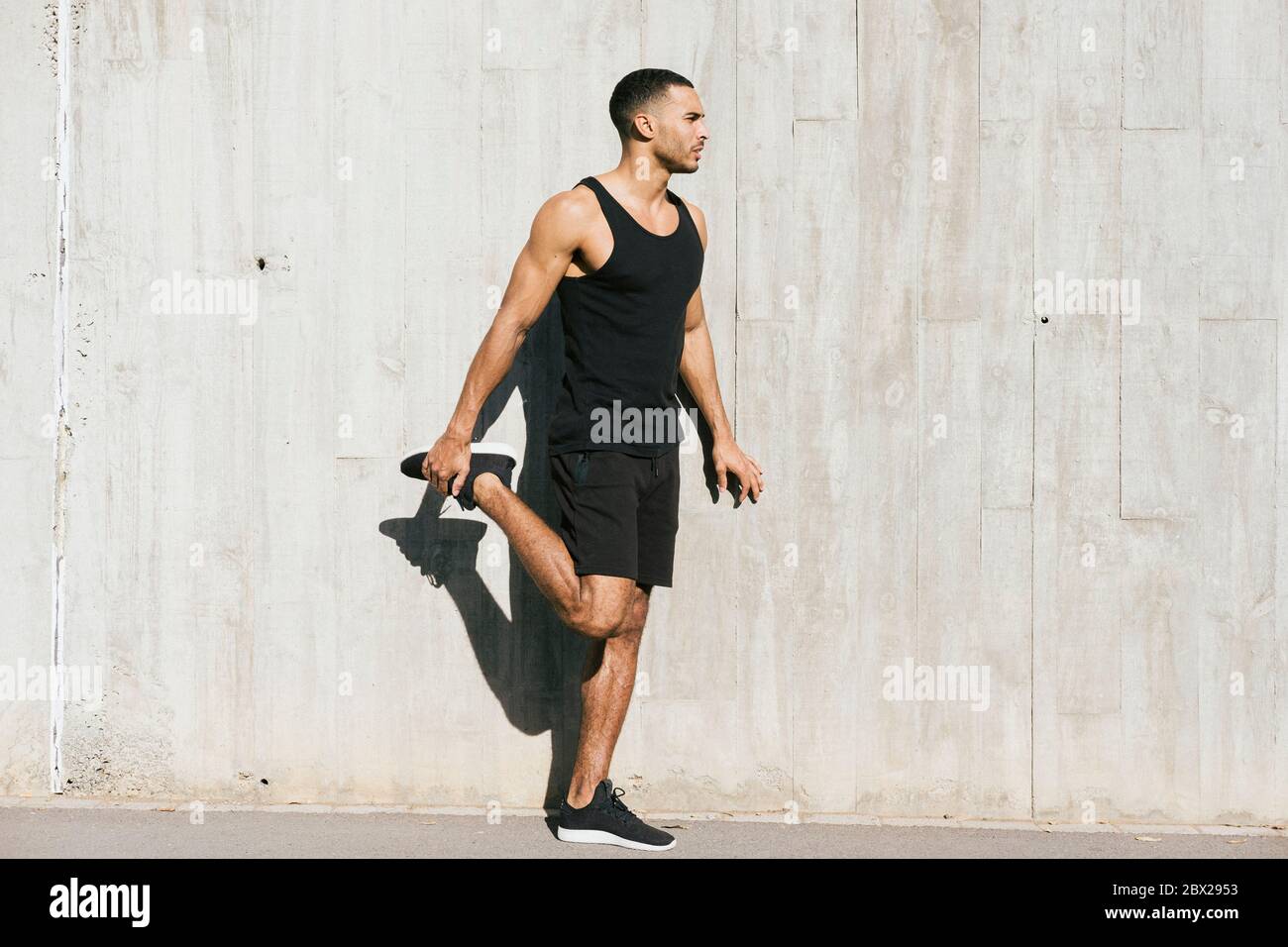 Male bodybuilder african american hi-res stock photography and images ...