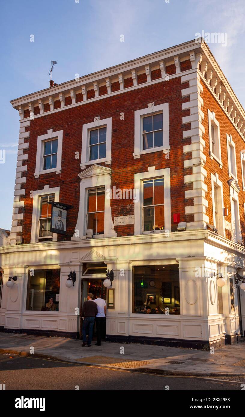 English public houses hi-res stock photography and images - Alamy