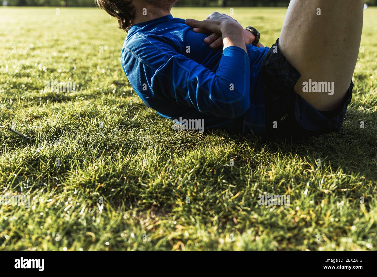 Man crunch outside hi-res stock photography and images - Alamy