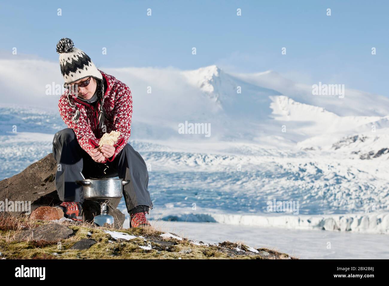Woman cooking outside hi-res stock photography and images - Alamy