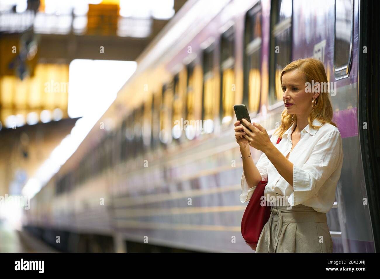 Iphone woman model hi-res stock photography and images - Alamy