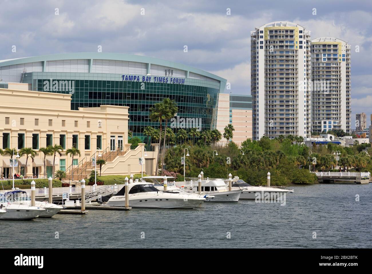 Forum skyscraper hi-res stock photography and images - Alamy