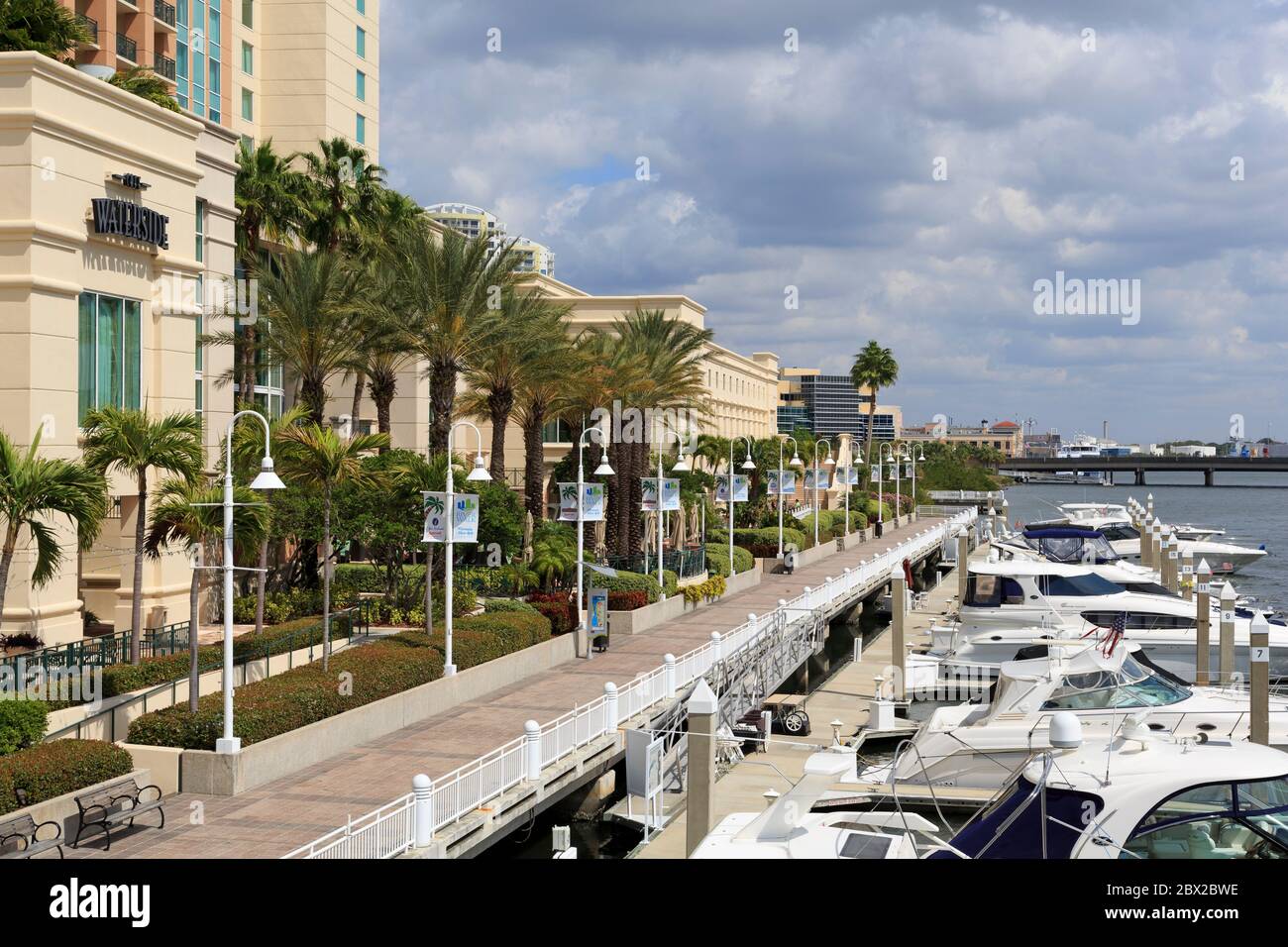 Riverwalk marina hi-res stock photography and images - Alamy