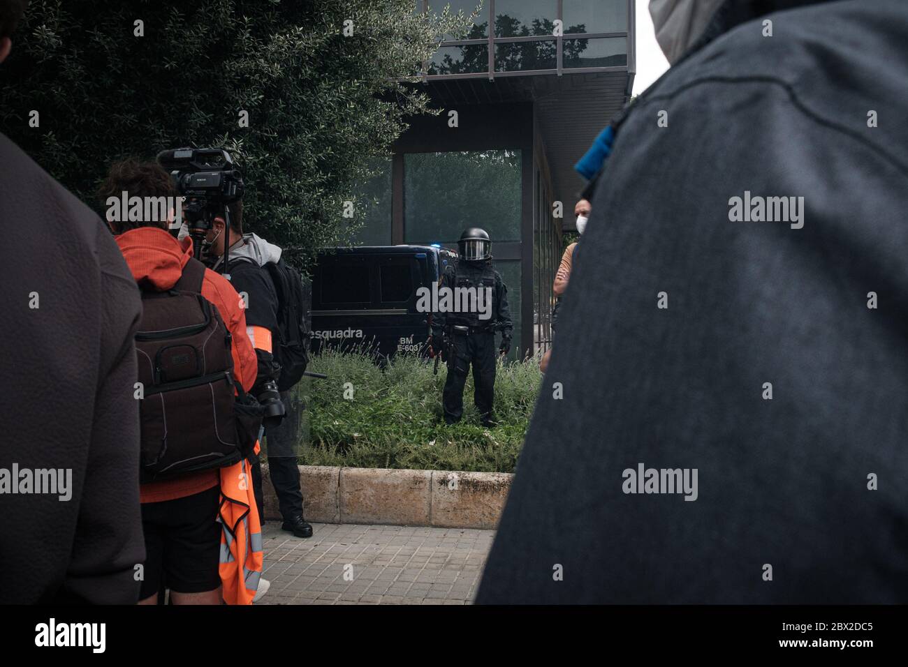 A police officer stands guard during the demonstration Stock Photo - Alamy