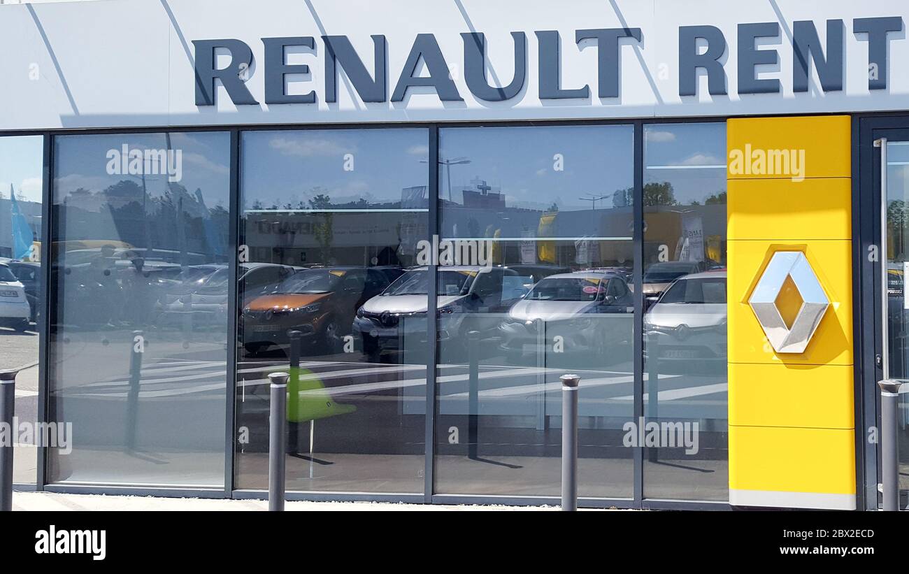 Bordeaux , Aquitaine / France - 06 01 2020 : Renault rent sign logo on ...