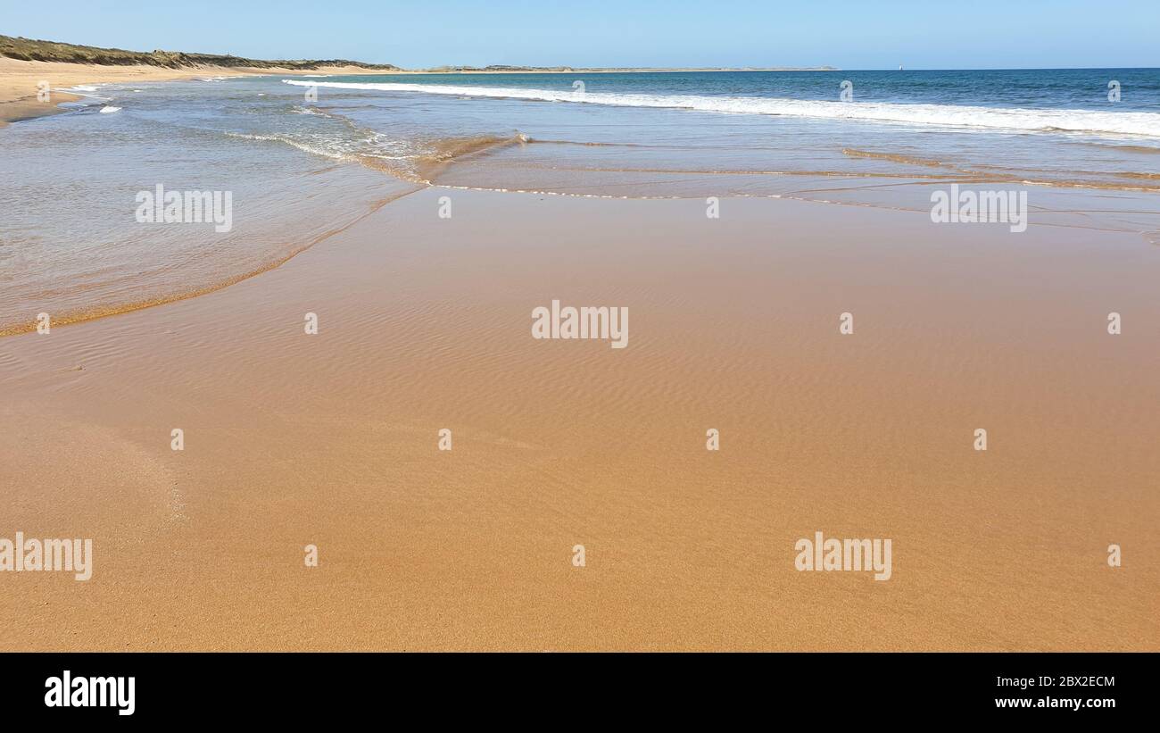 Waves arriving on beach Stock Photo - Alamy