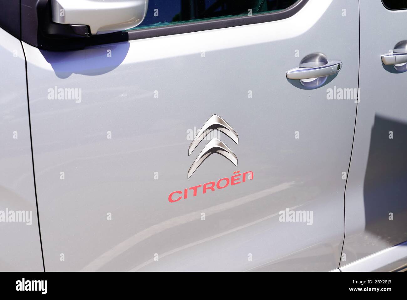 Car logo stickers hi-res stock photography and images - Alamy