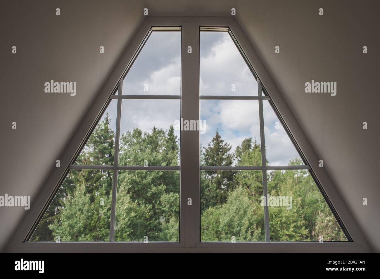 Trapezoid window hi-res stock photography and images - Alamy