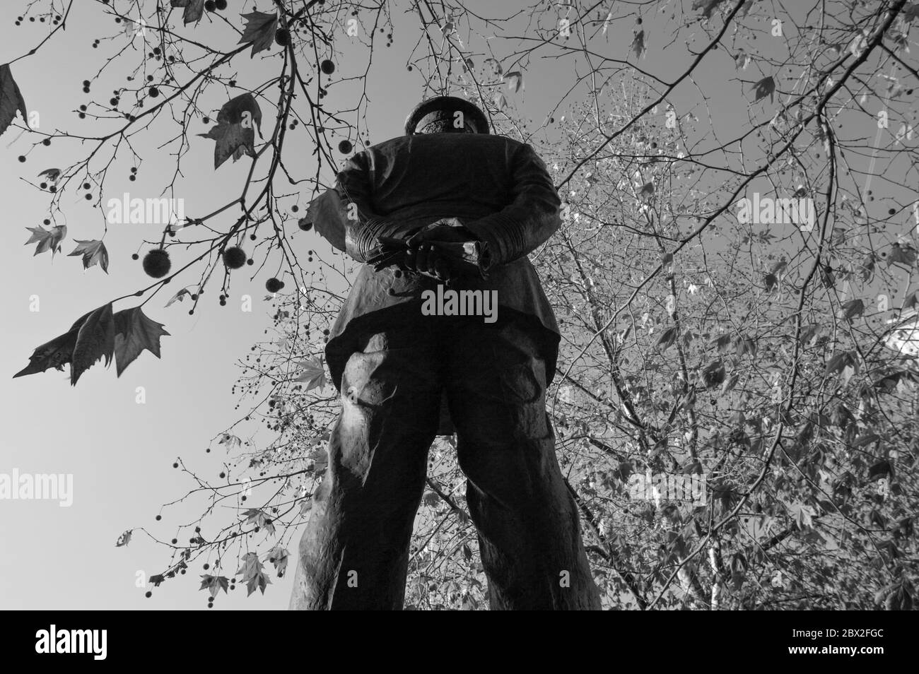 Sir arthur harris statue Black and White Stock Photos & Images - Alamy