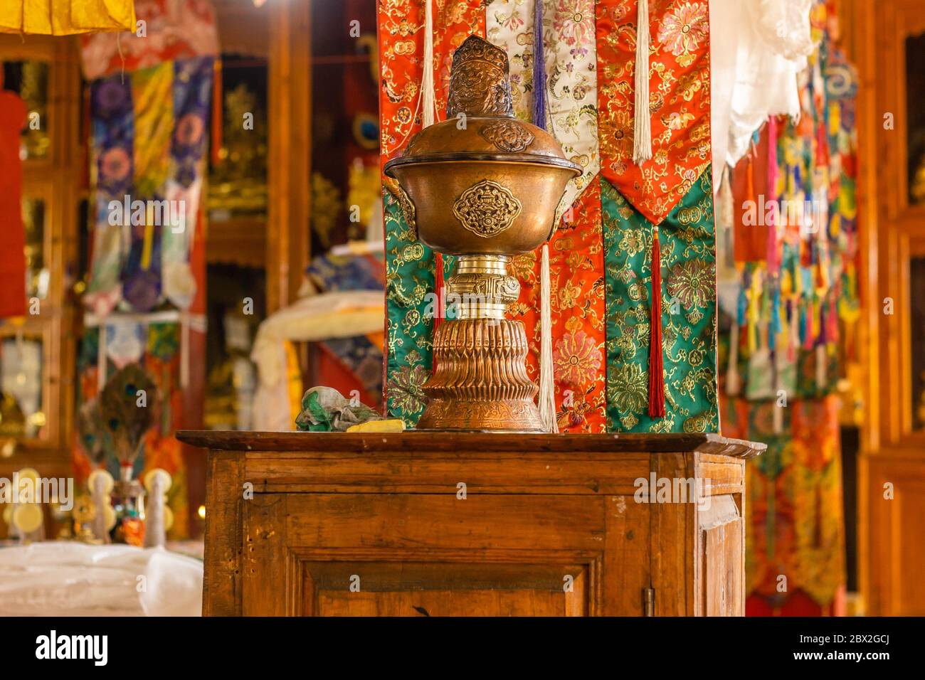 Golden urn tibet hi-res stock photography and images - Alamy