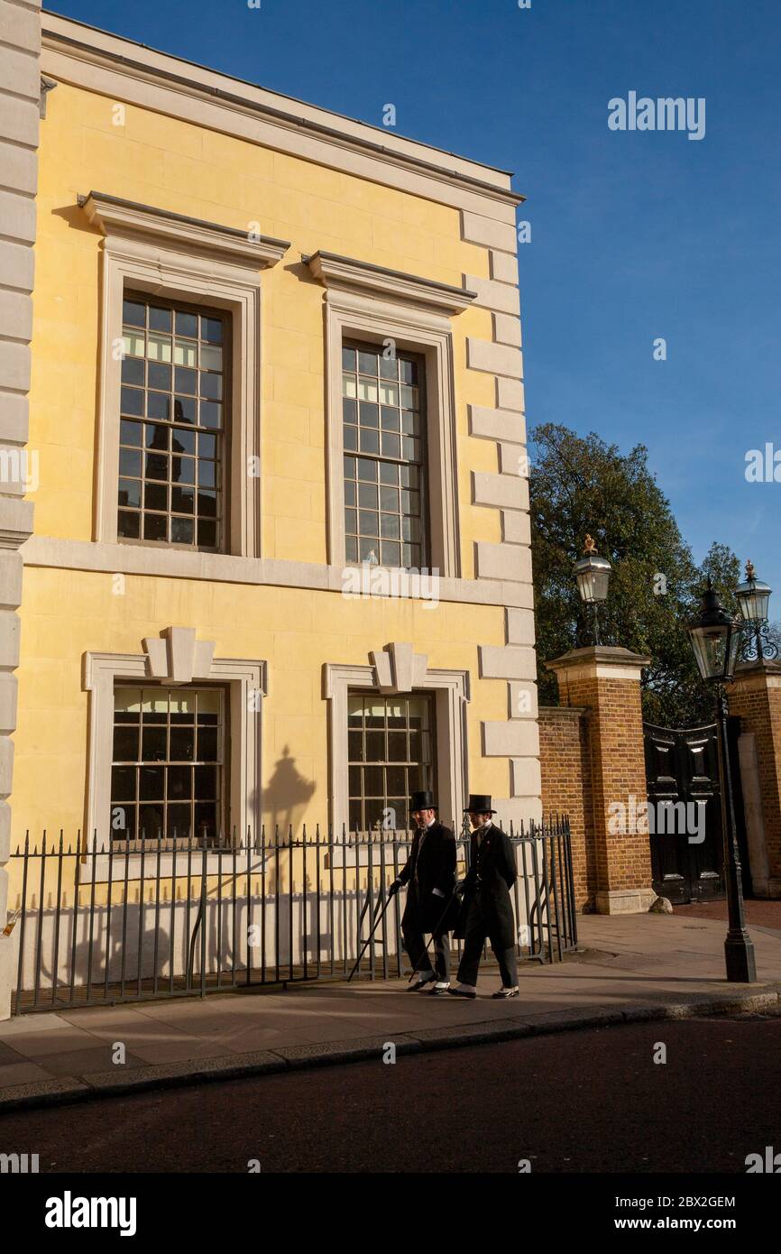 Costumes european folk customs hi-res stock photography and images - Alamy