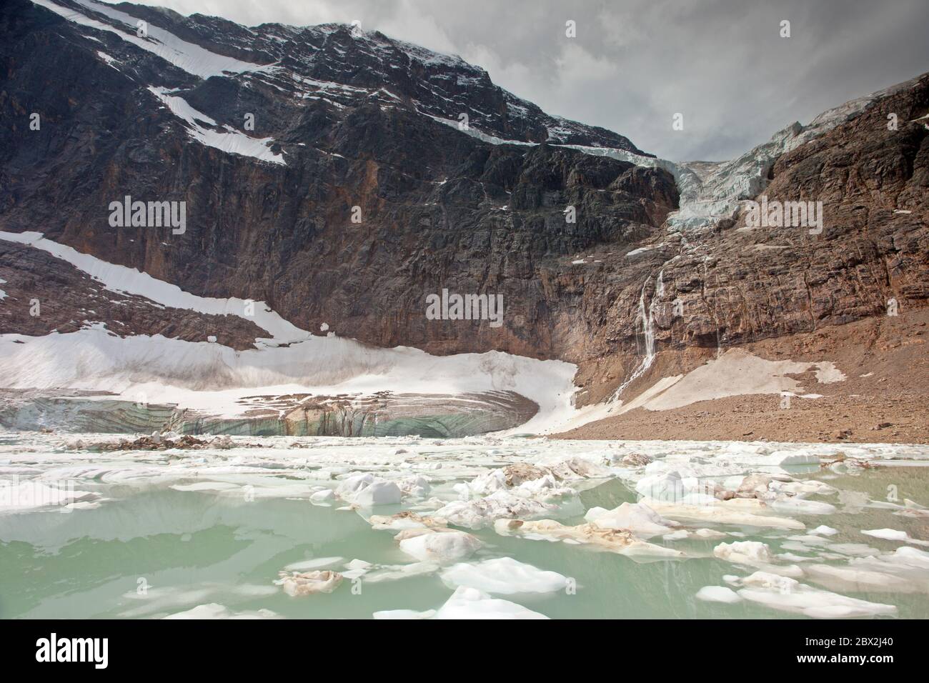 Mount mt edith cavell hi-res stock photography and images - Alamy