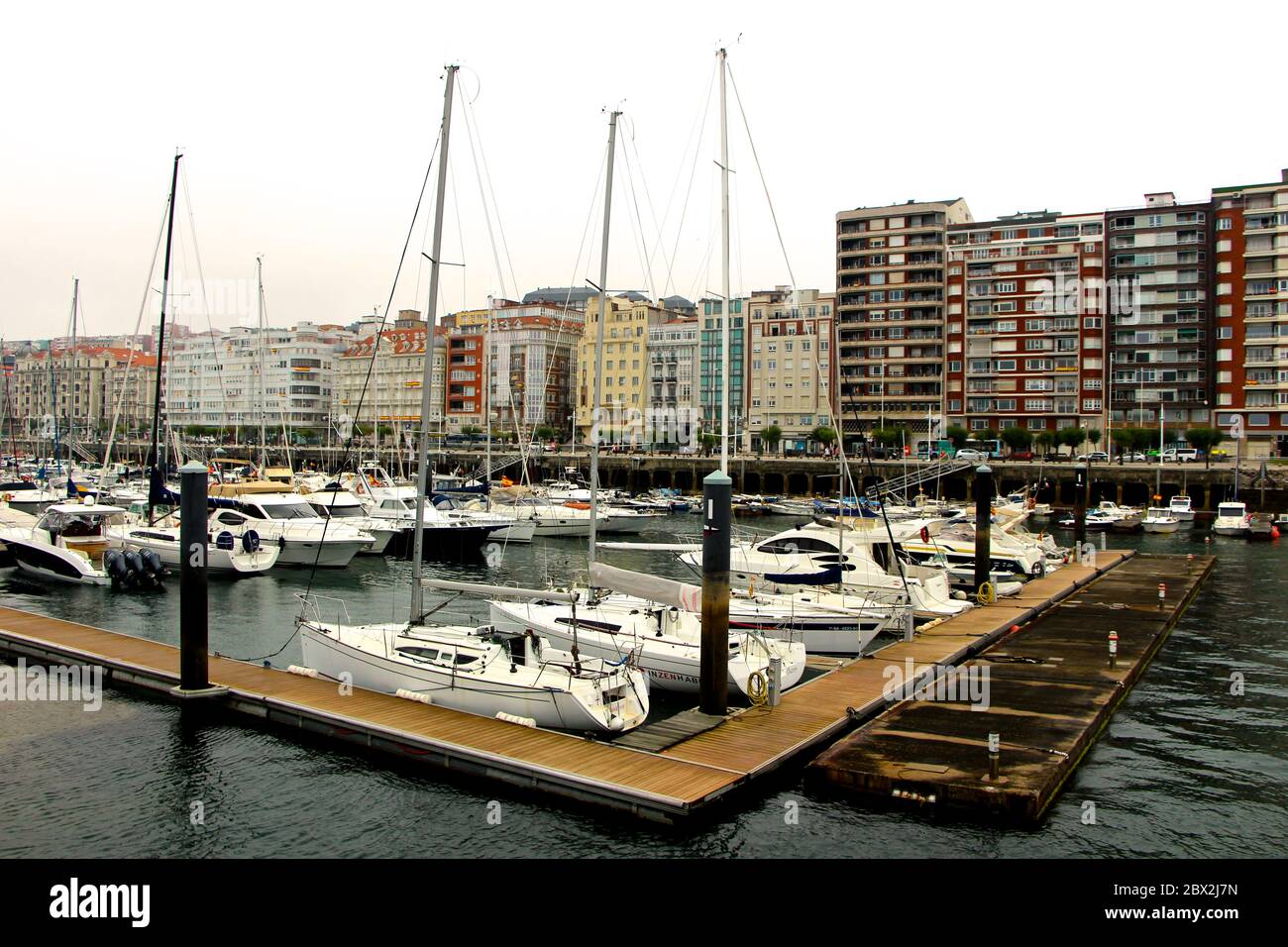 Santander fishing harbour hi-res stock photography and images - Alamy