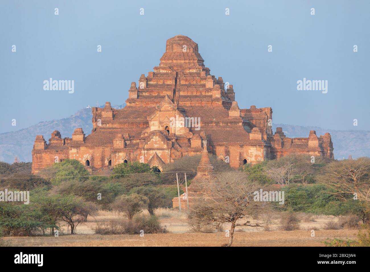 Dhammayangyi pagoda bagan hi-res stock photography and images - Alamy