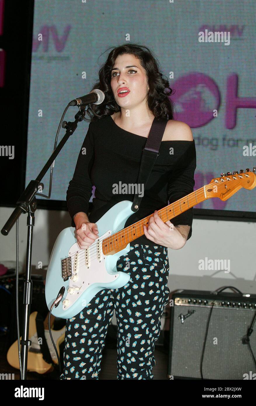 20-year-old Brit-nominee AMY WINEHOUSE performing an acoustic set at ...