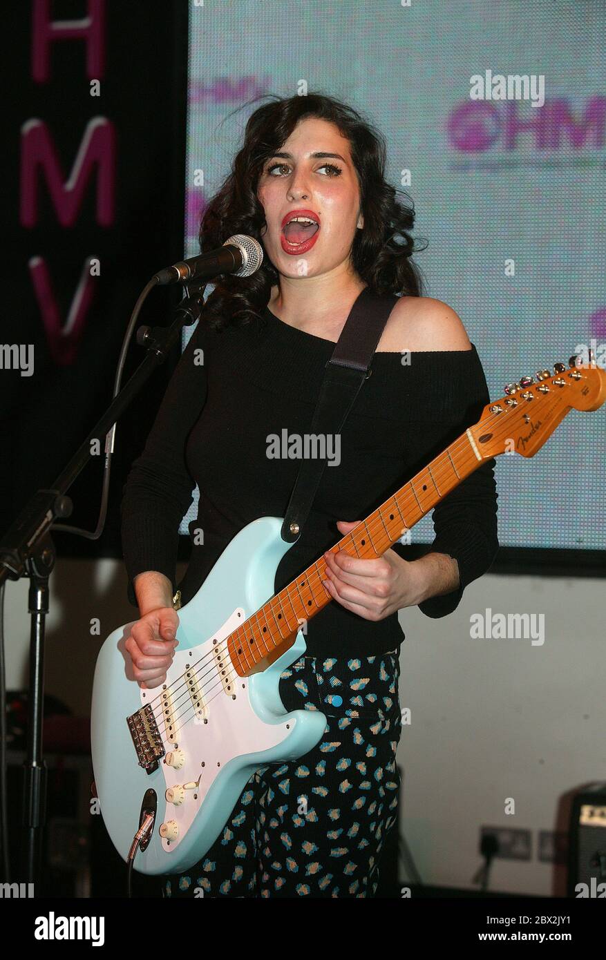 Amy winehouse novello 2004 hi-res stock photography and images - Alamy
