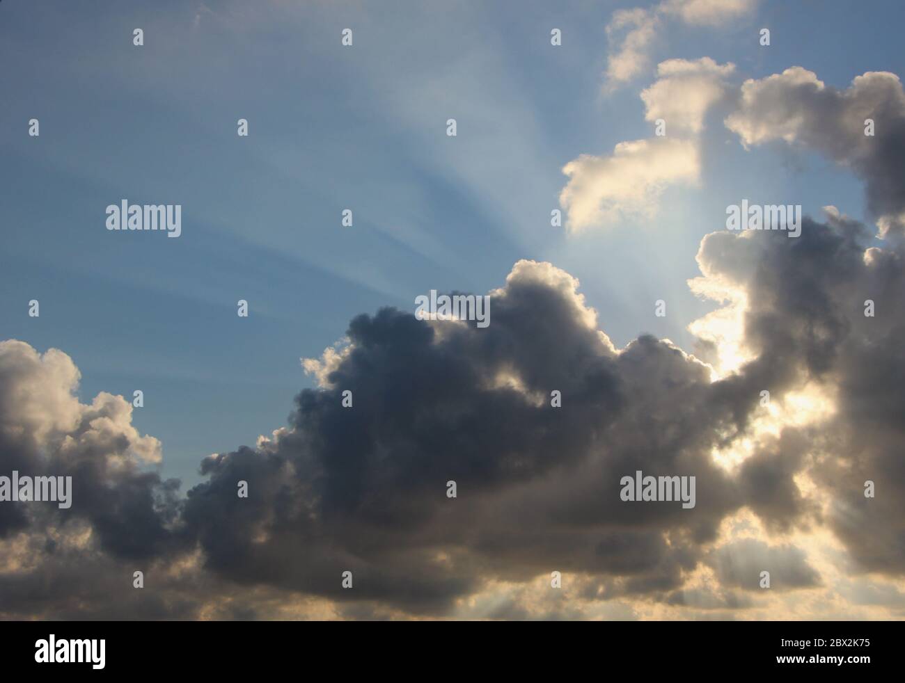 Silver lined cloud hi-res stock photography and images - Alamy
