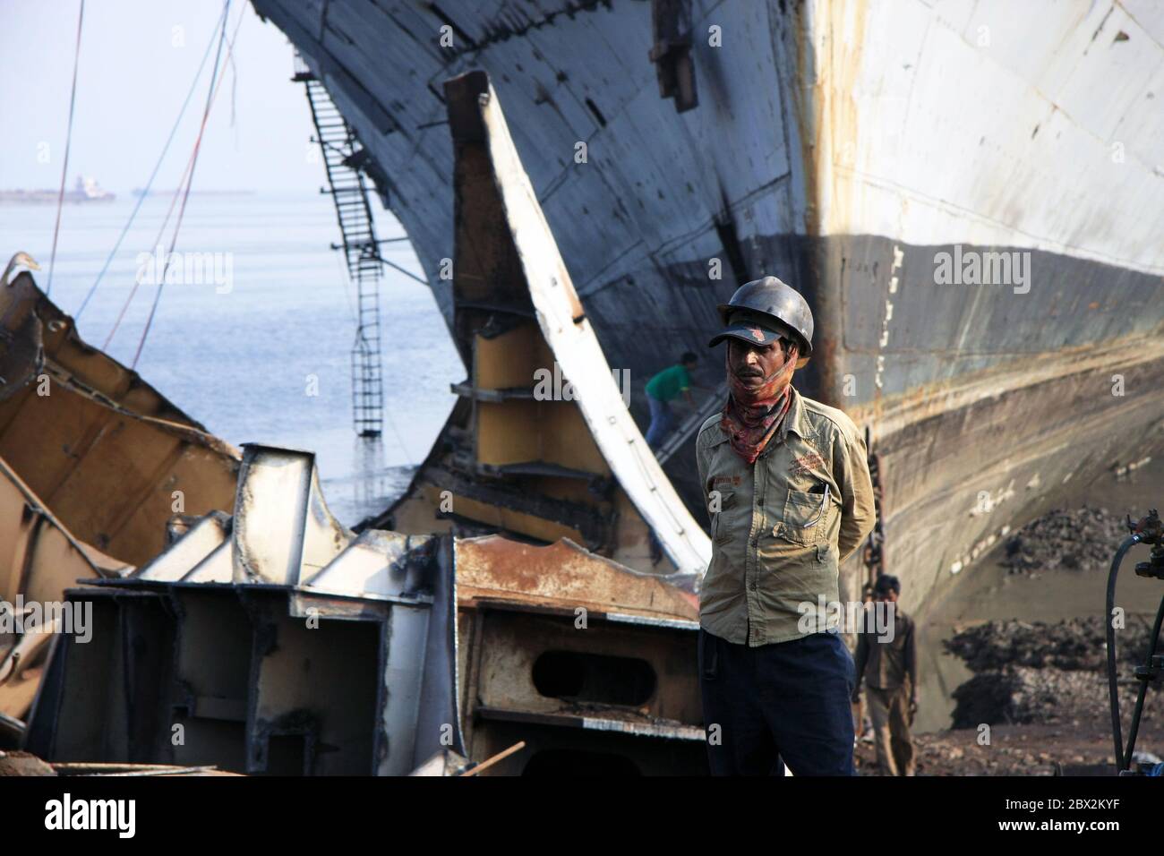 Shipbreaking Yard in Darukhana, Mumbai, India – INS Vikrant dismantling ...