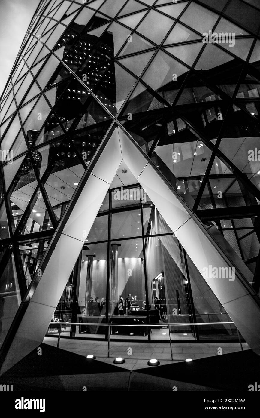 London skyscrapers night Black and White Stock Photos & Images - Alamy