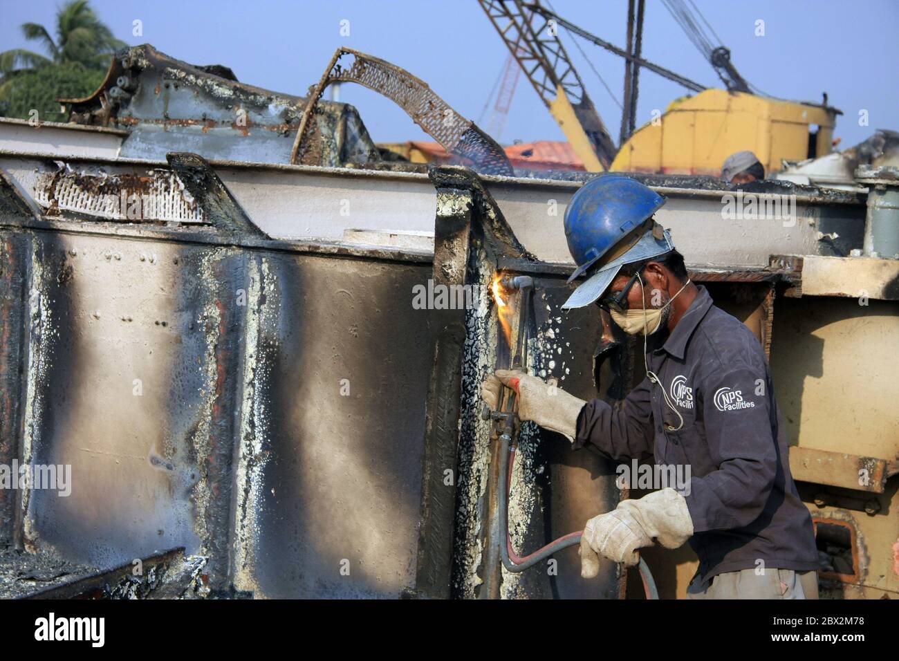 Shipbreaking Yard in Darukhana, Mumbai, India – INS Vikrant dismantling ...