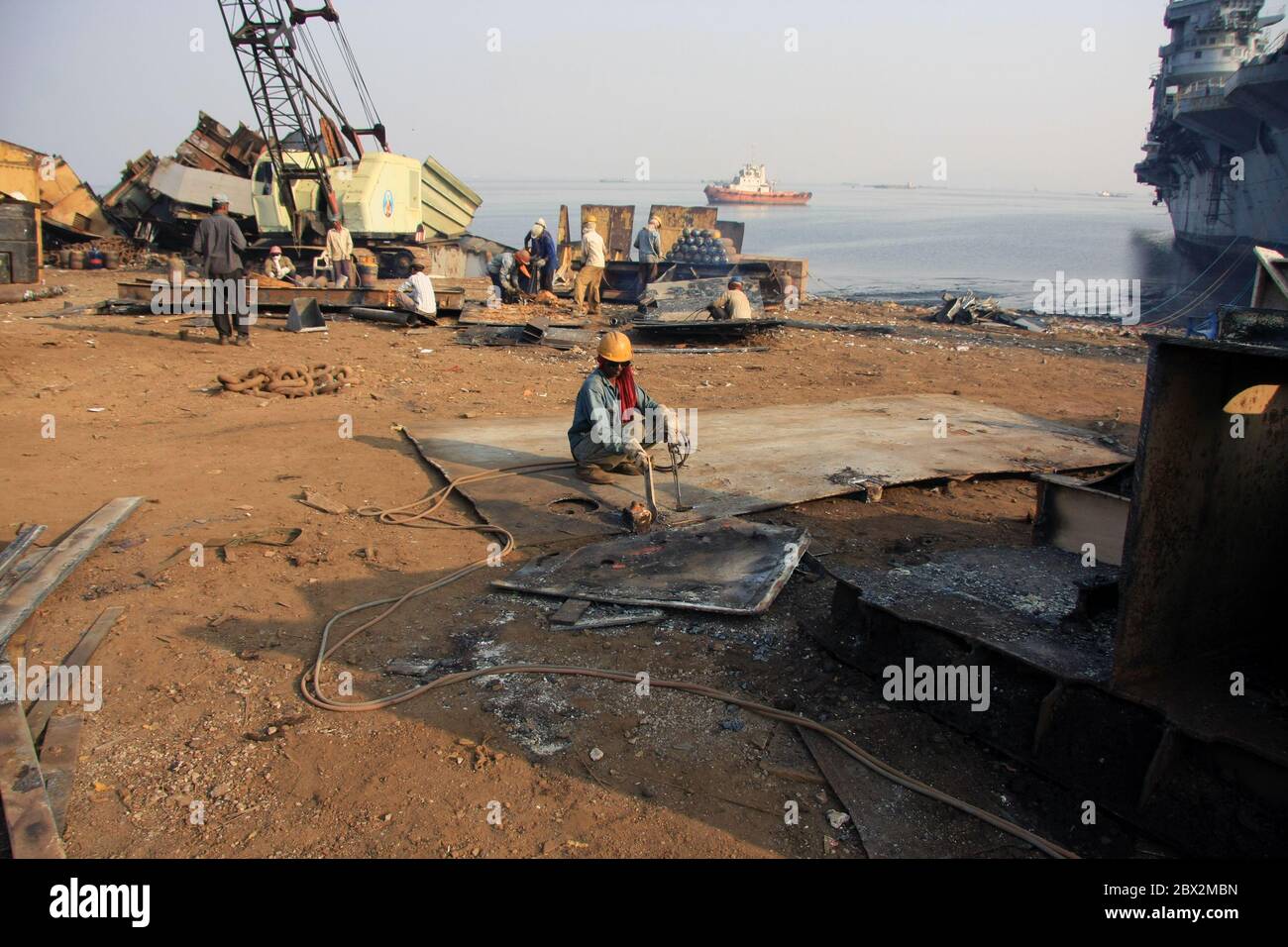 Shipbreaking Yard in Darukhana, Mumbai, India – INS Vikrant dismantling ...