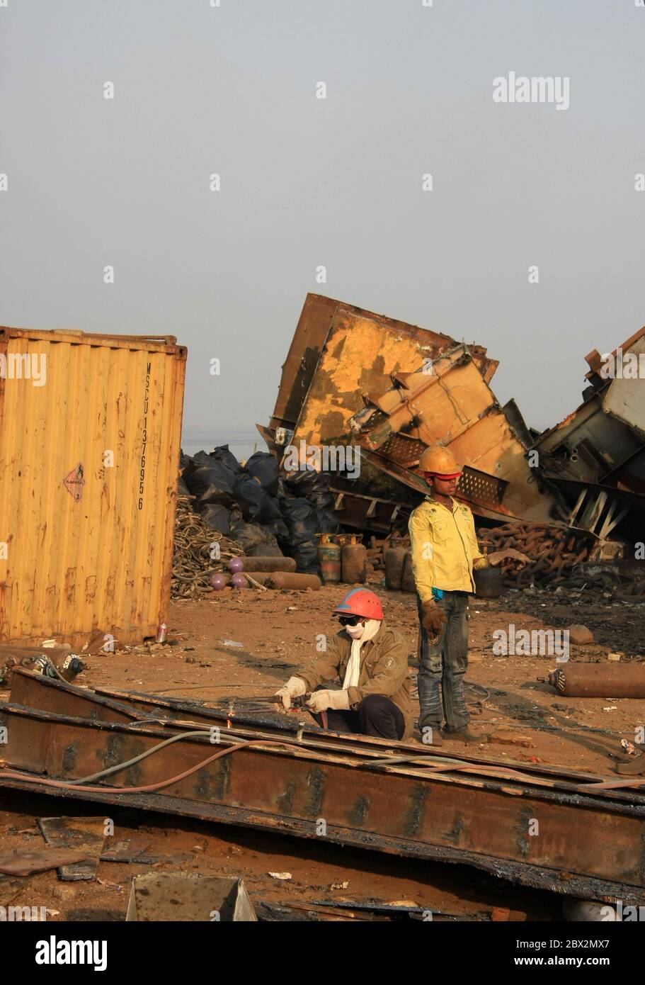 Shipbreaking Yard in Darukhana, Mumbai, India – INS Vikrant dismantling ...