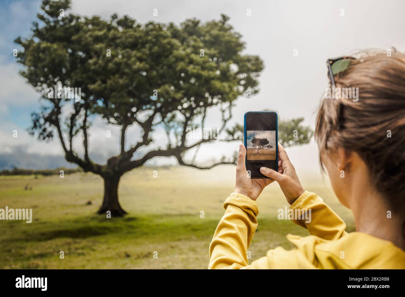 Traveller taking picture cell hi-res stock photography and images - Alamy