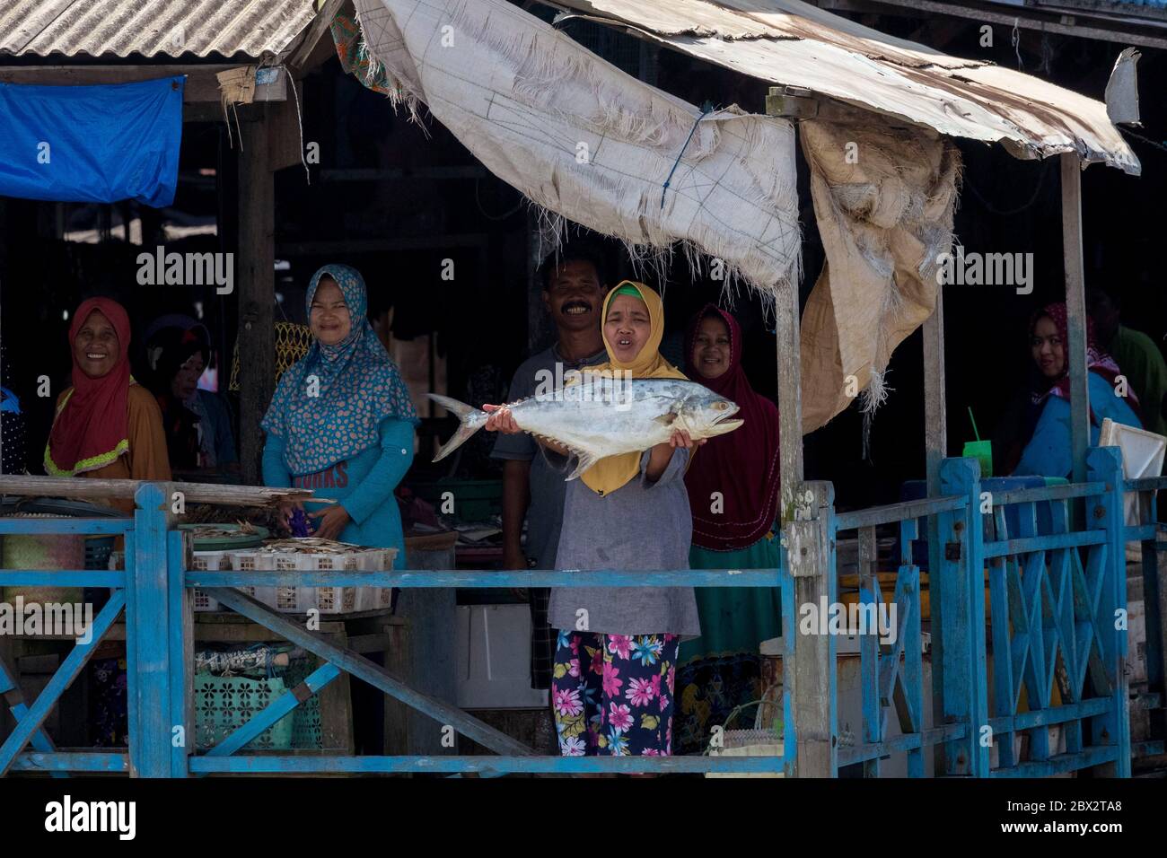 Indonesia, Borneo, Kalimantan, Kumai City, fish market, woman showing n ...
