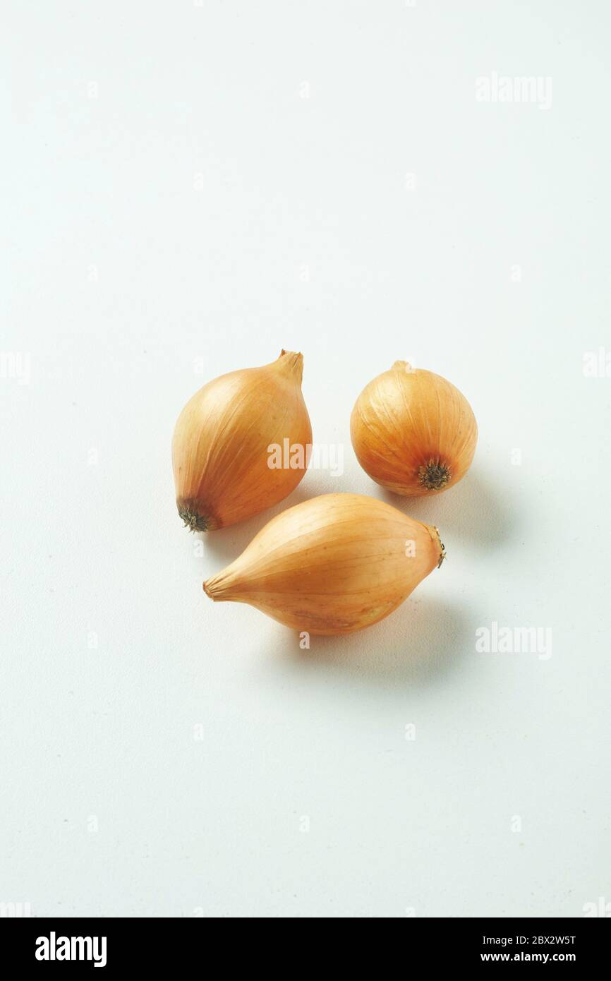 Small onions hi-res stock photography and images - Alamy