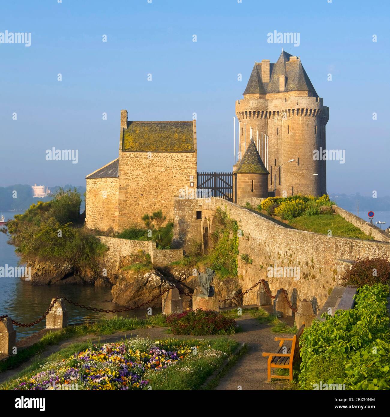 Saint servan harbour hi-res stock photography and images - Alamy
